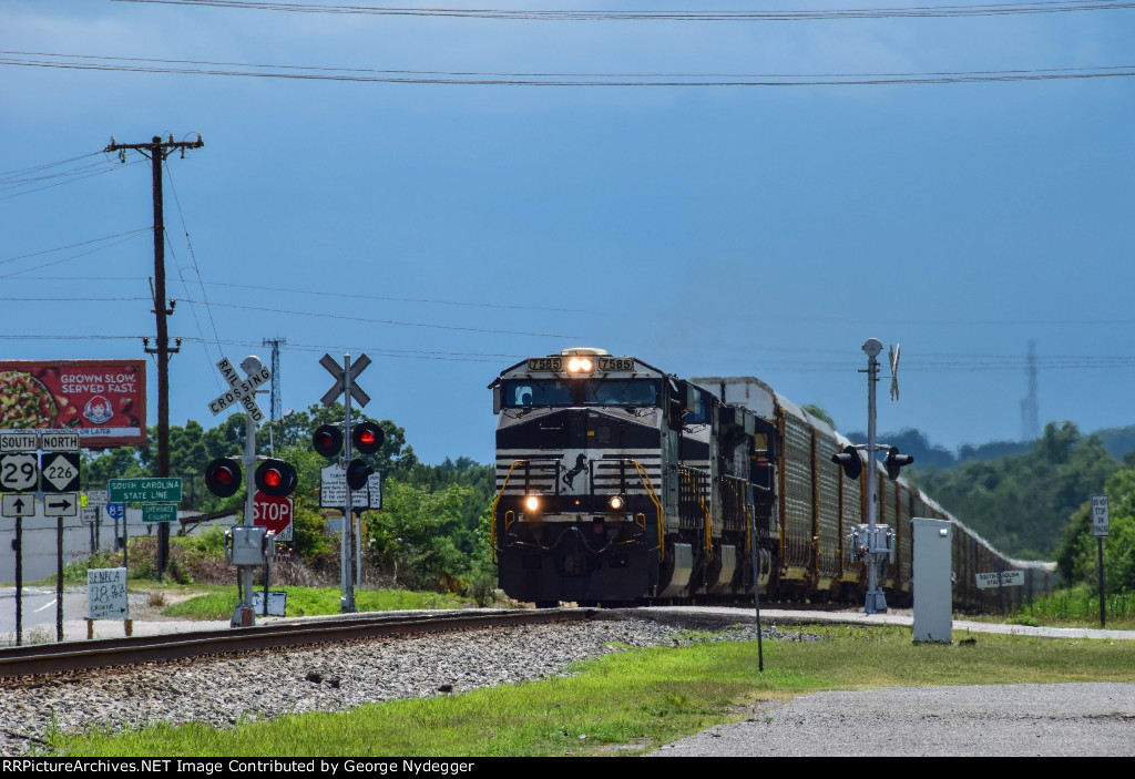 NS 7585 / ES40DC is leading a north bound autorack